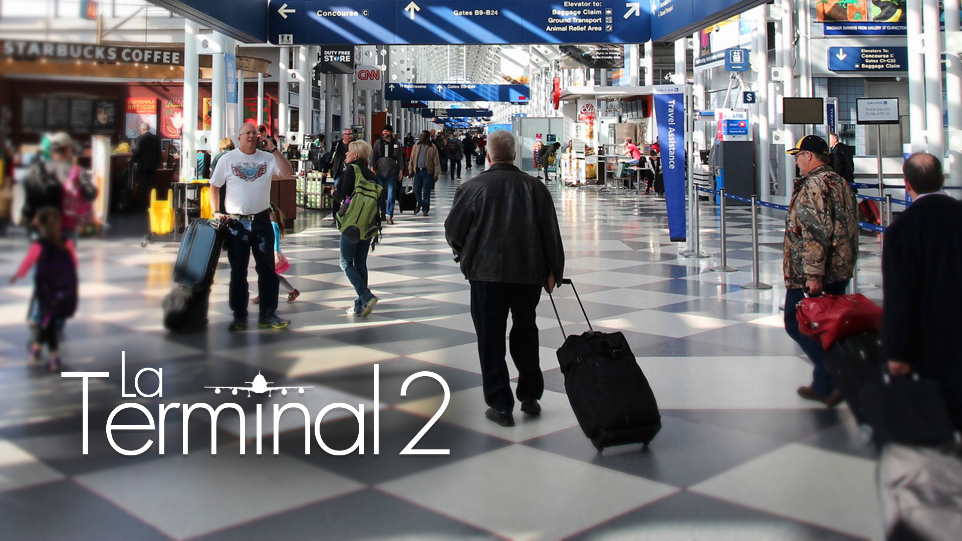 La Terminal 2: un hombre emula película de Tom Hanks